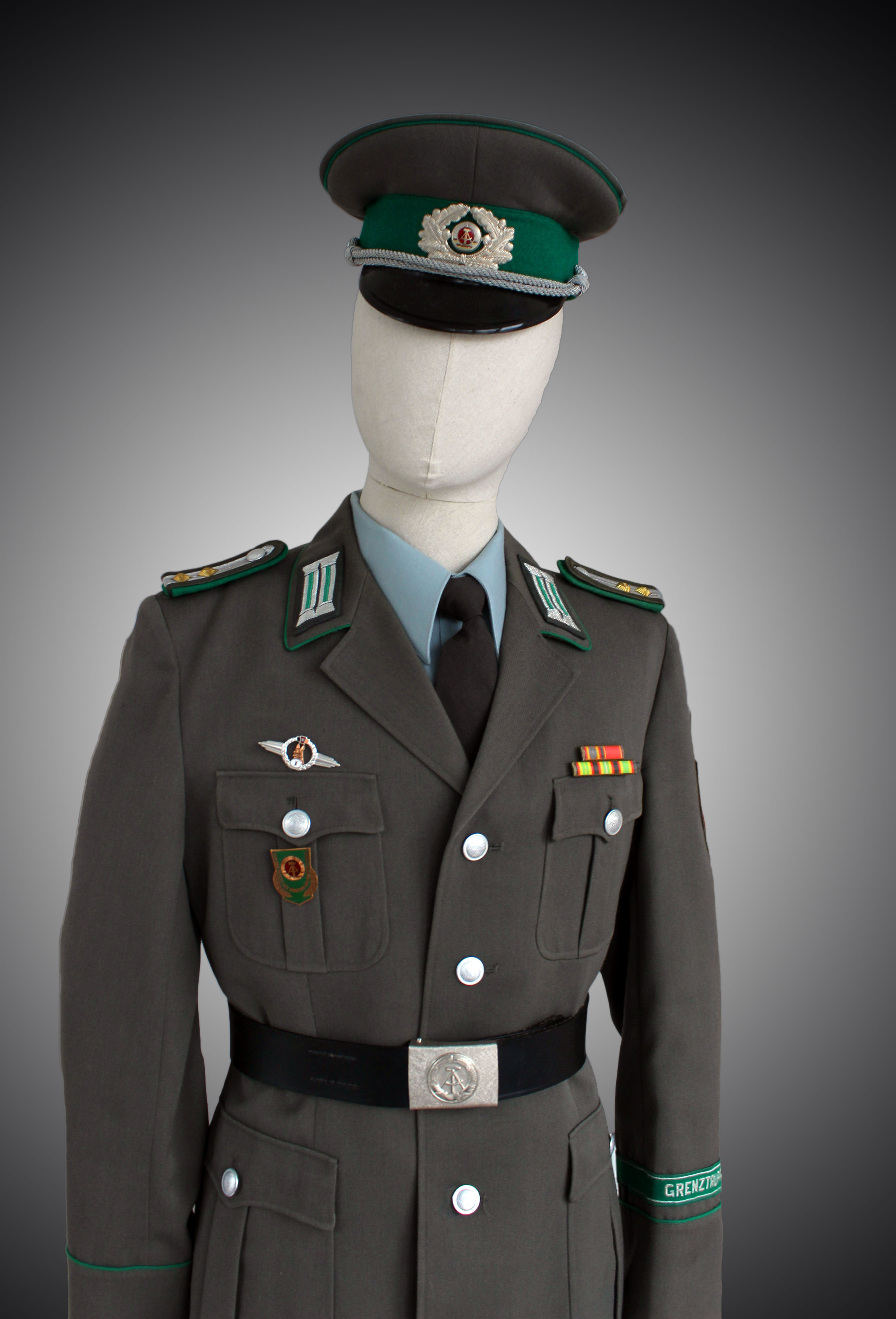 Allemagne de l'Est DDR Police des Frontières - La compagnie du costume